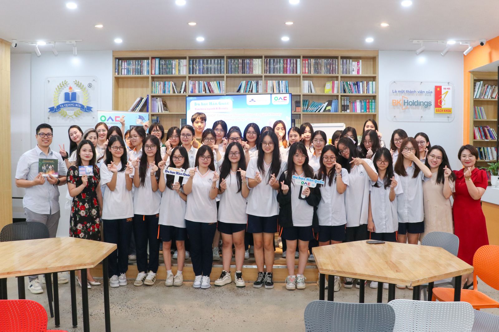 THCS và THPT Tạ Quang Bửu